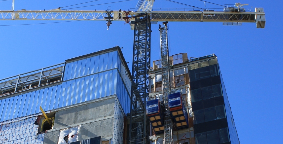 FRACO | Construction hoists for passengers and materials