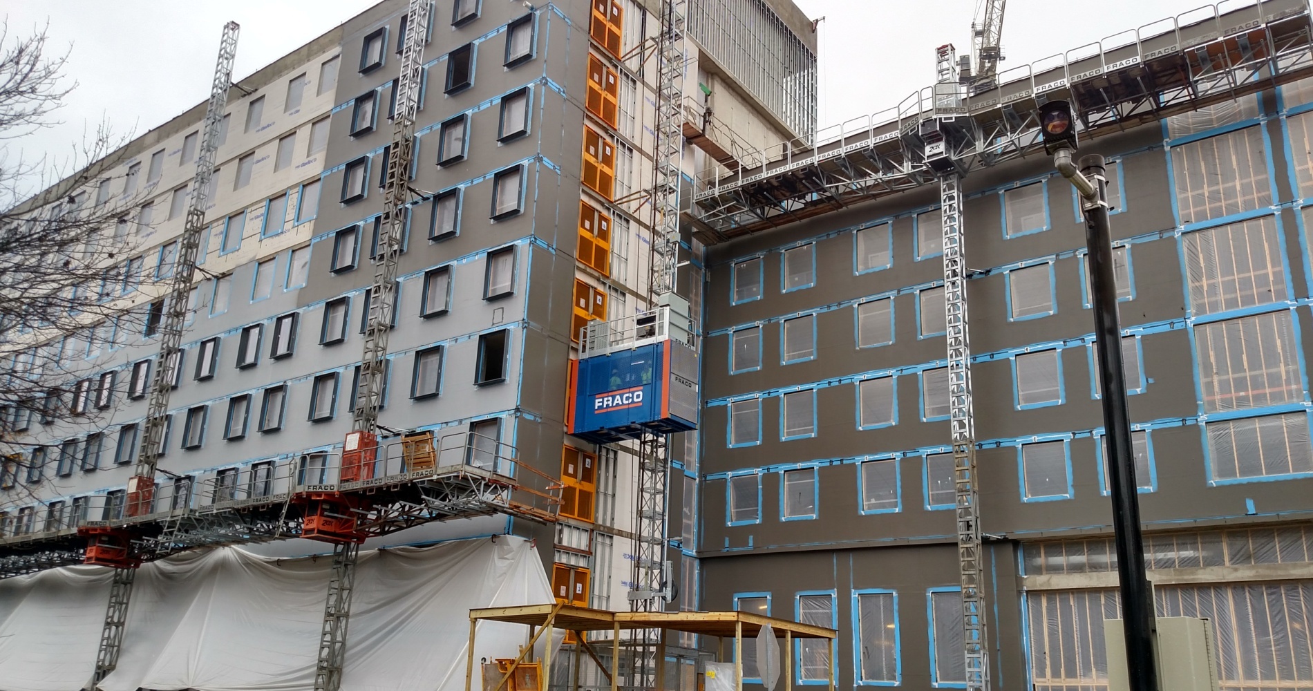 FRACO | Mast climbing work platforms and elevators